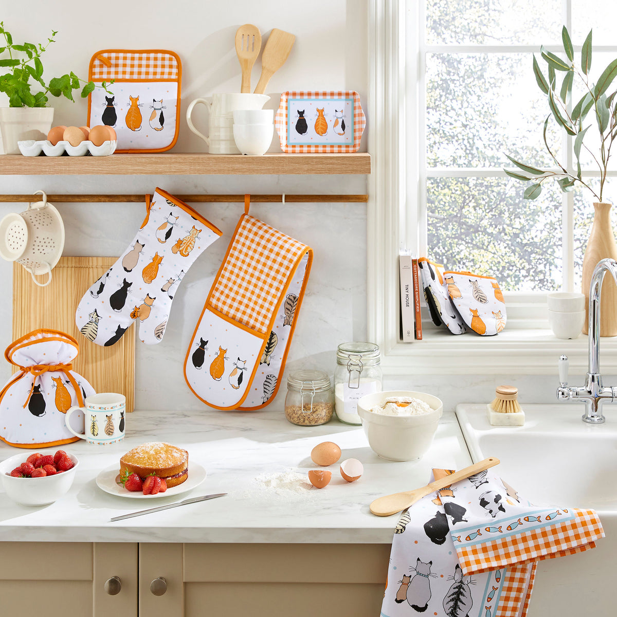 Cats In Waiting 2026 Tea Cosy Muff in Orange – Ulster Weavers