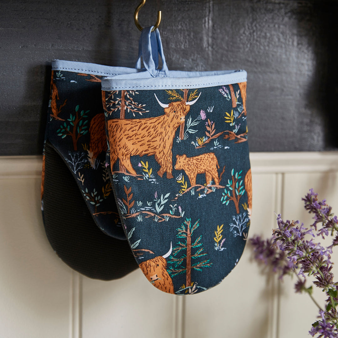 Connie the Cow Microwave Mitts Pair in Navy – Ulster Weavers