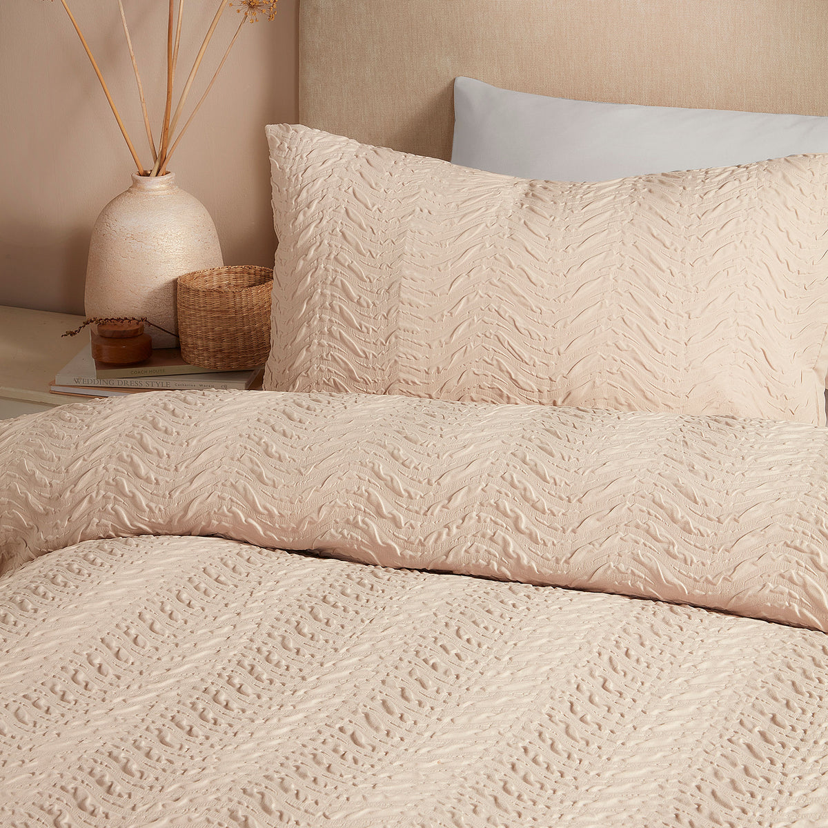 Embossed Curve Duvet Cover Set in Natural – Ulster Weavers