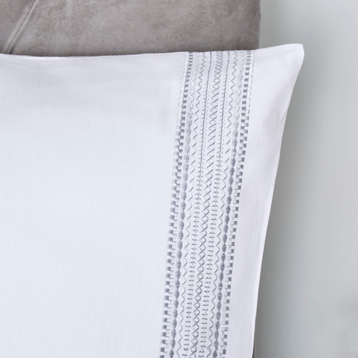 Embroidered Bands Duvet Cover Set in White – Ulster Weavers